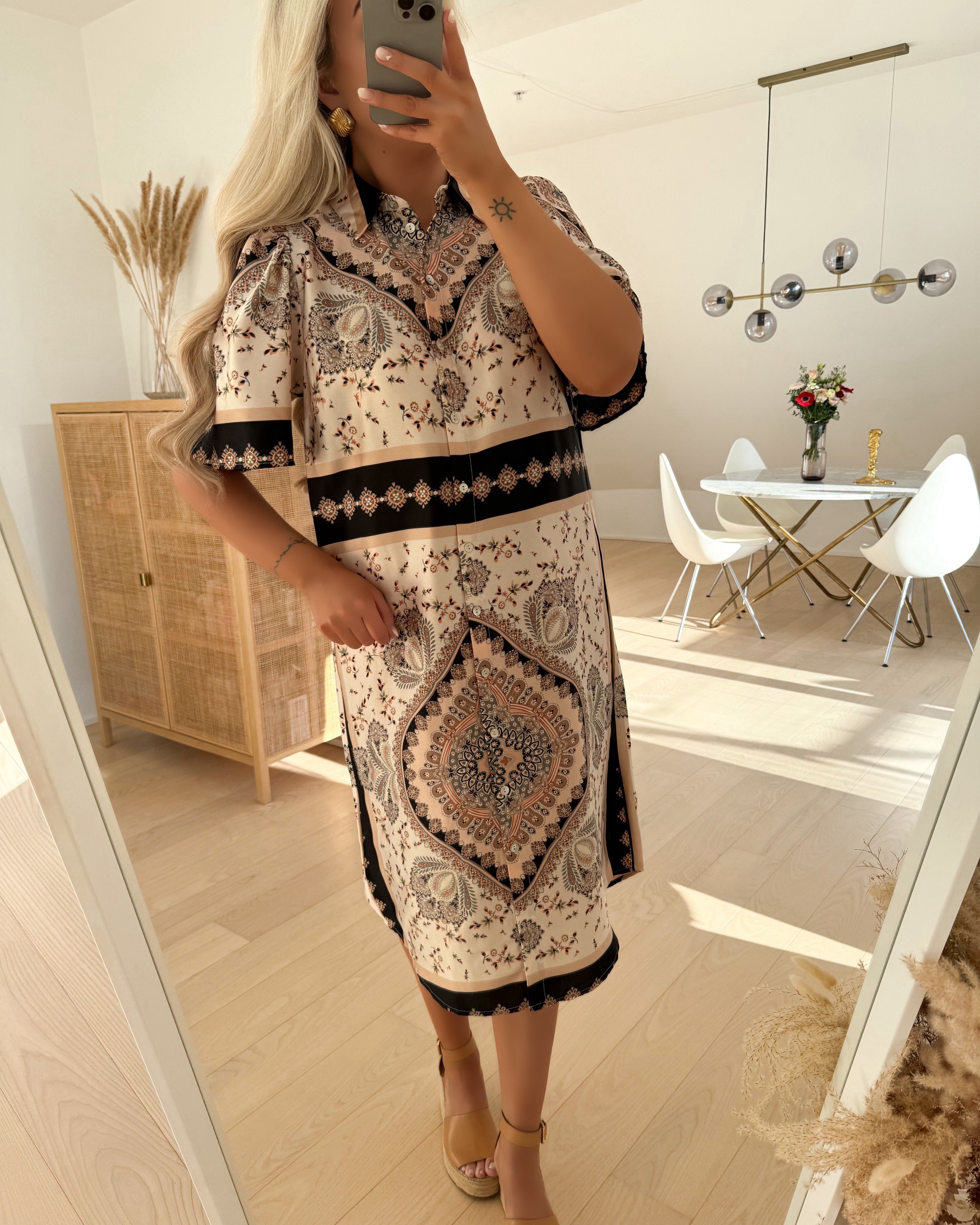 Sister's Point kjole ella black paisley – Dressforsuccess