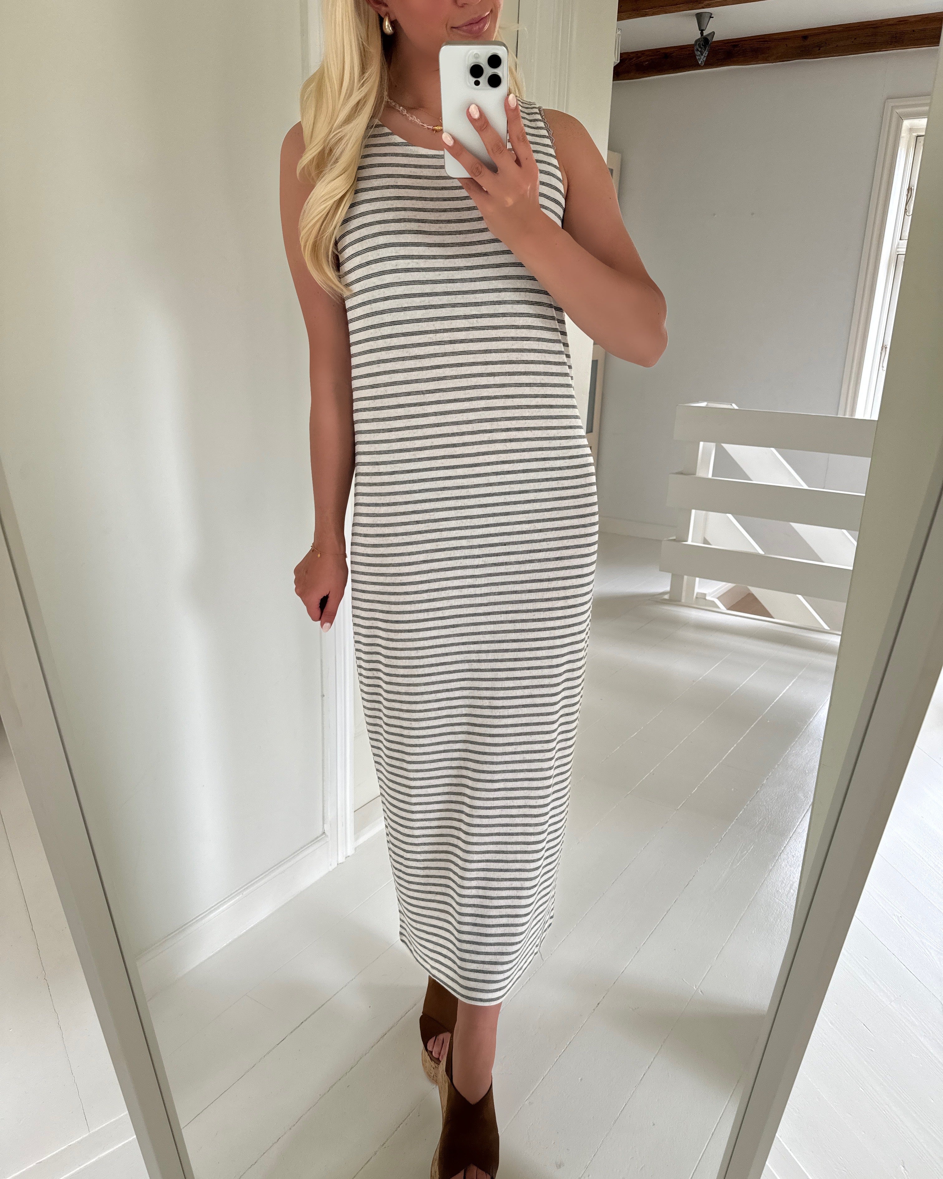 Vero Moda kjole gina sl 7/8 oatmeal/black – Dressforsuccess