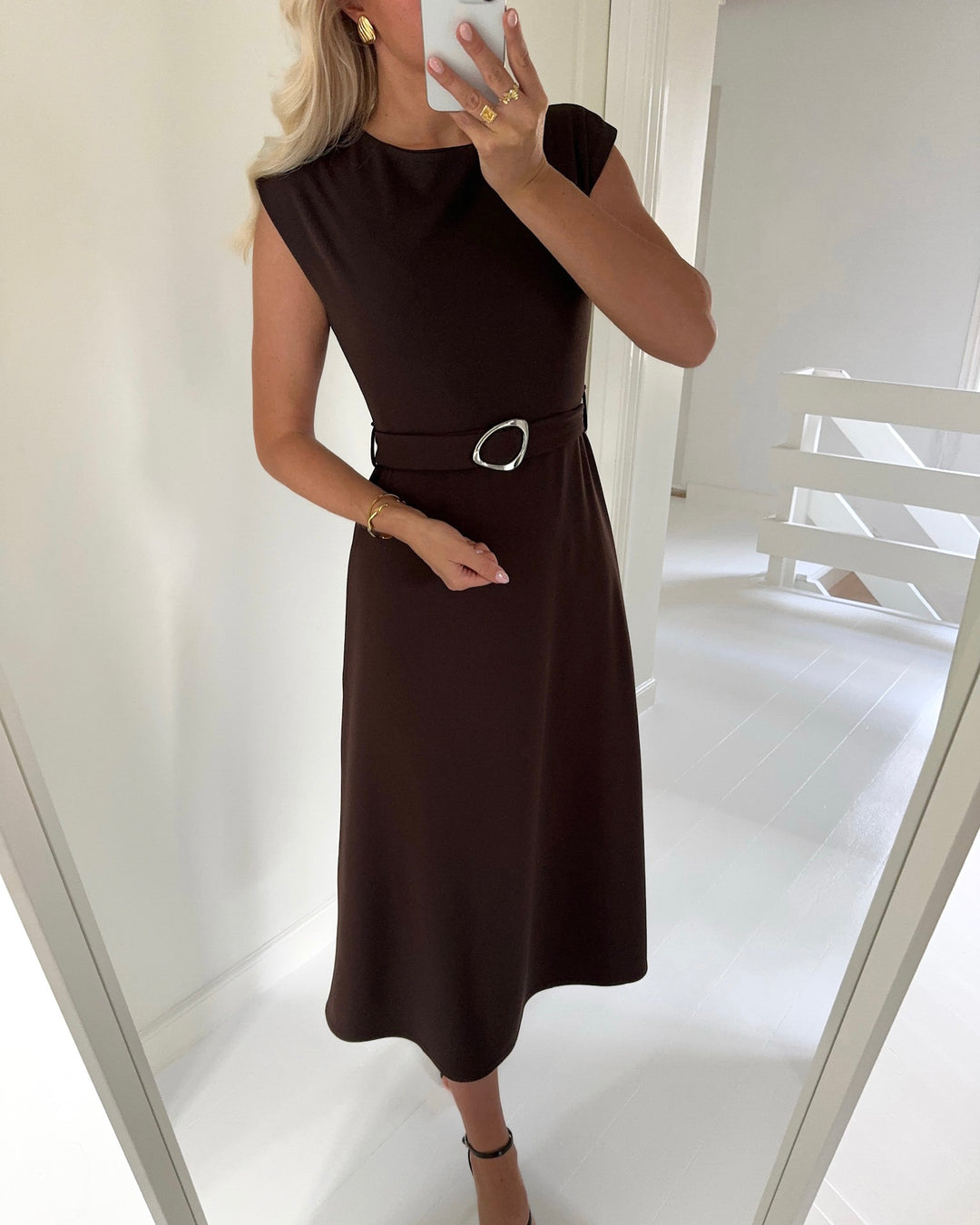 Sister's Point kjole glut-belt.dr d.chocolate – Dressforsuccess